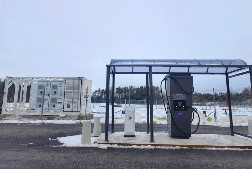 LCD Screen BESS EV Charging Station IP55 OCPP 1.6J Upgrade To 2.0